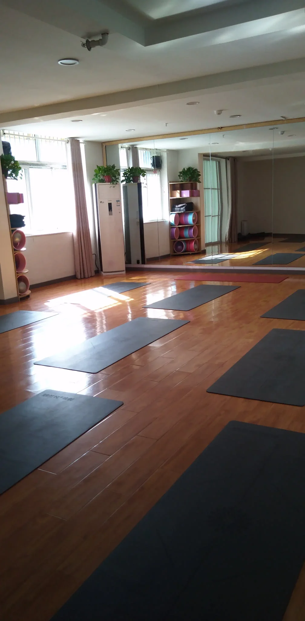 Gym Mat Thickness Guide: Choose the Right Mat for Any Facility